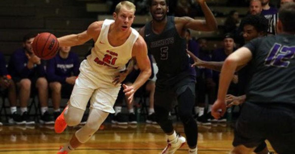 Ryan Bruns, nuevo pívot para el Carbajosa Basket