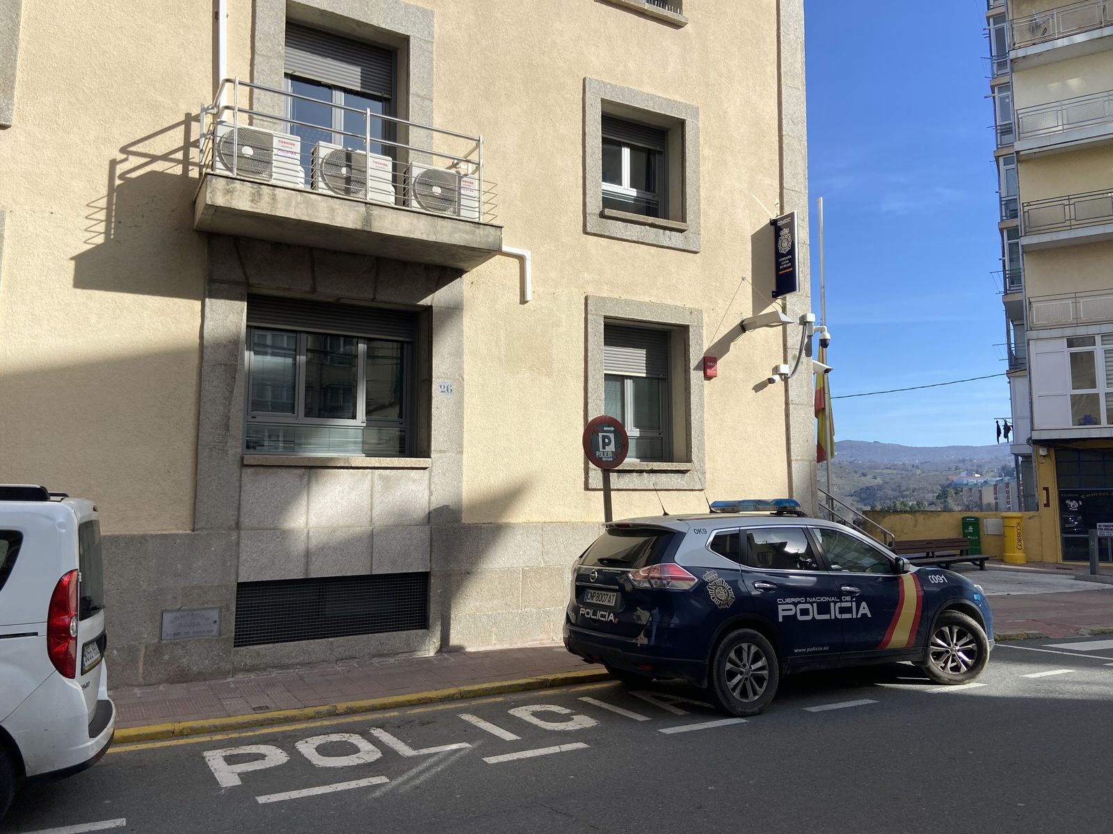 Detenido en Béjar un varón por obligar a un joven a retirar dinero del banco y entregárselo a ...