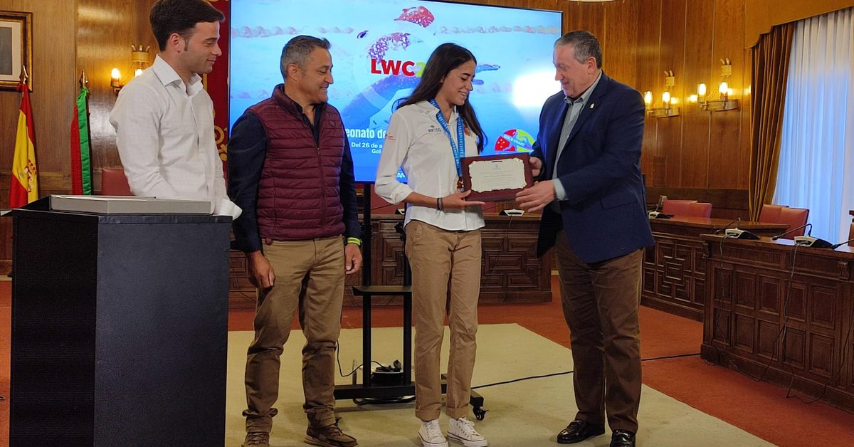 Ana Bailón, recibida con honores en la Diputación