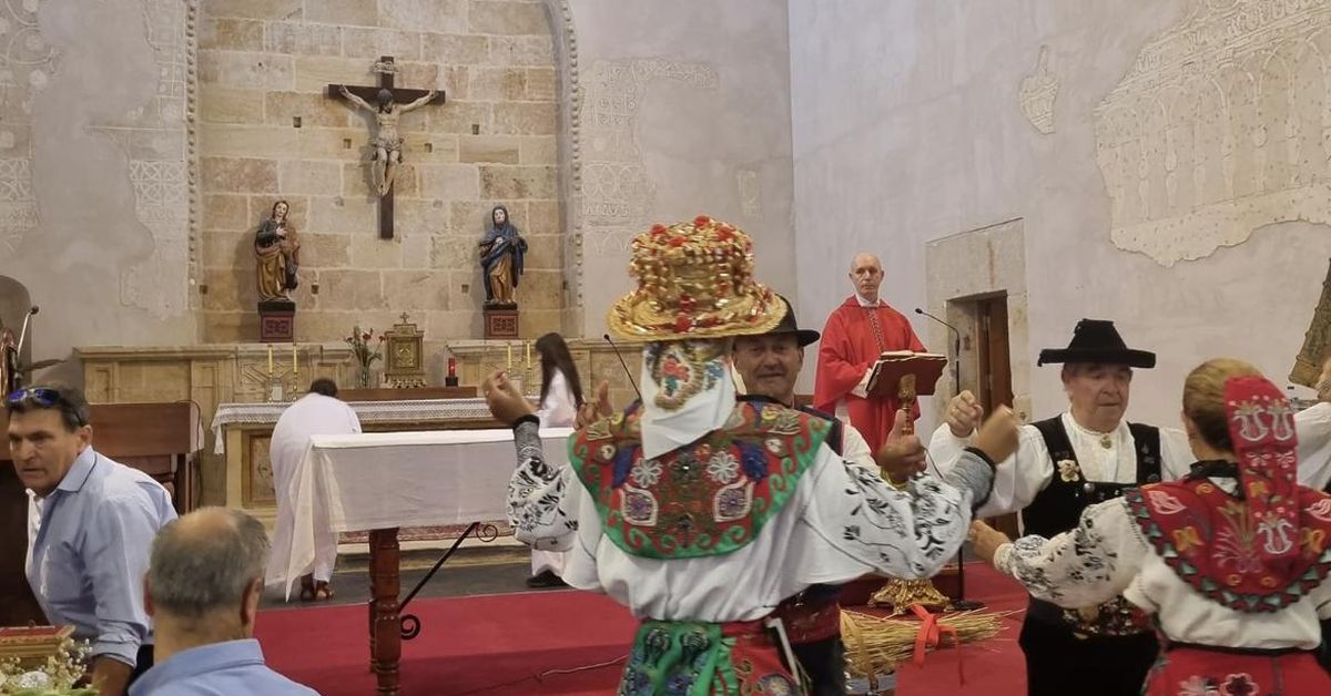 Castellanos de Moriscos inaugura su 'nueva' ermita entre alegrías y lloros en honor al Santísimo ...