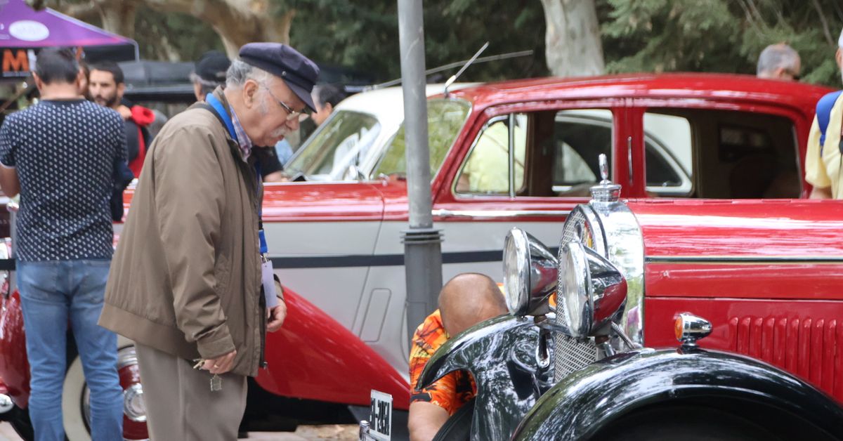 Cerca de un centenar de vehículos clásicos compiten en Salamanca en la ...