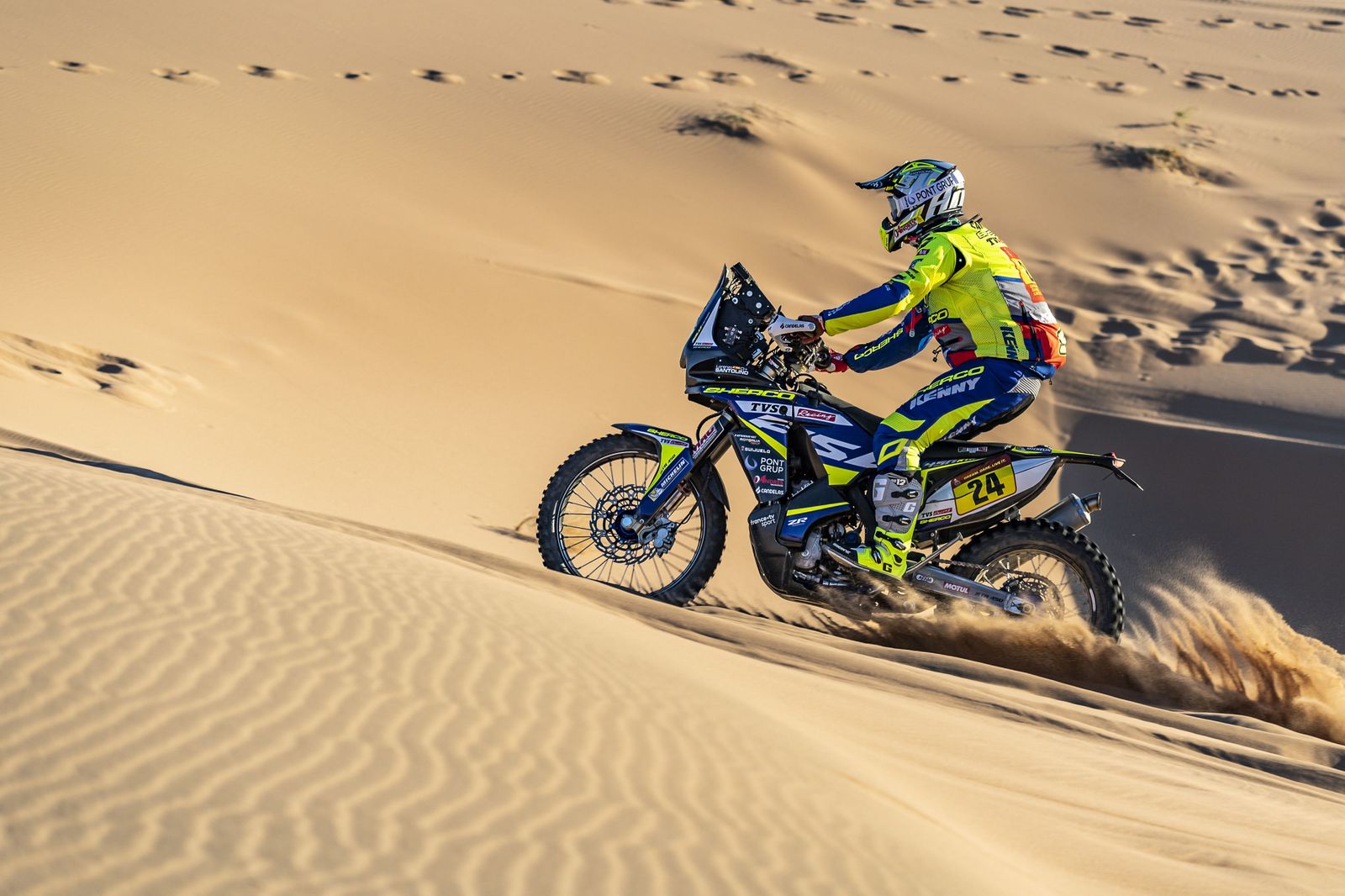 Santolino recupera cinco puestos en medio del polvo