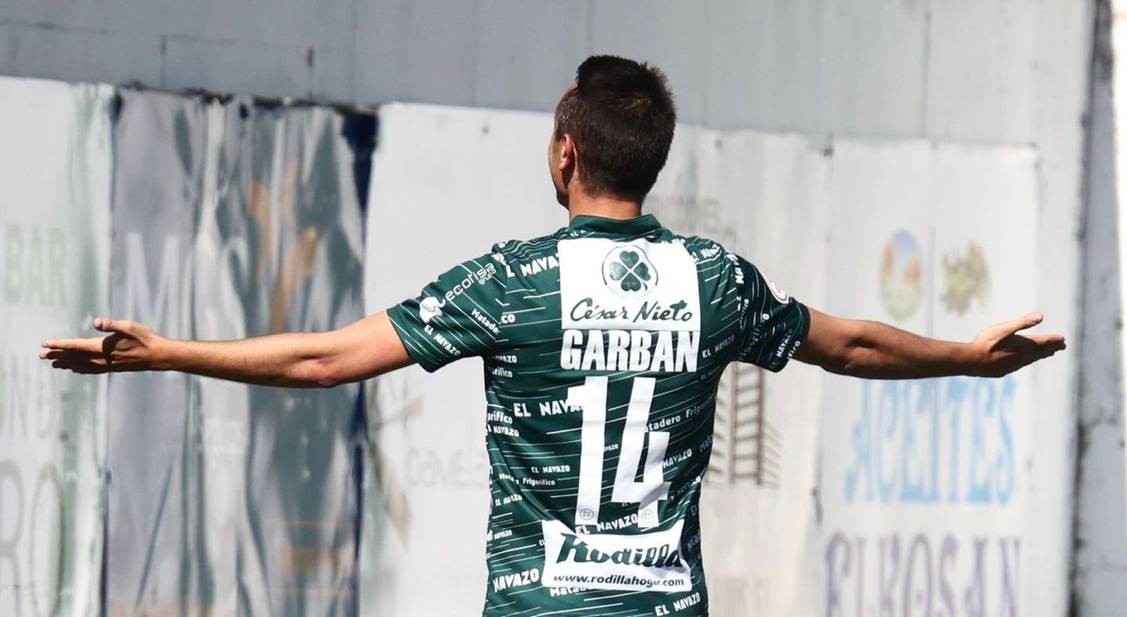 Garban sirve en bandeja la victoria al Guijuelo ante el Coruxo