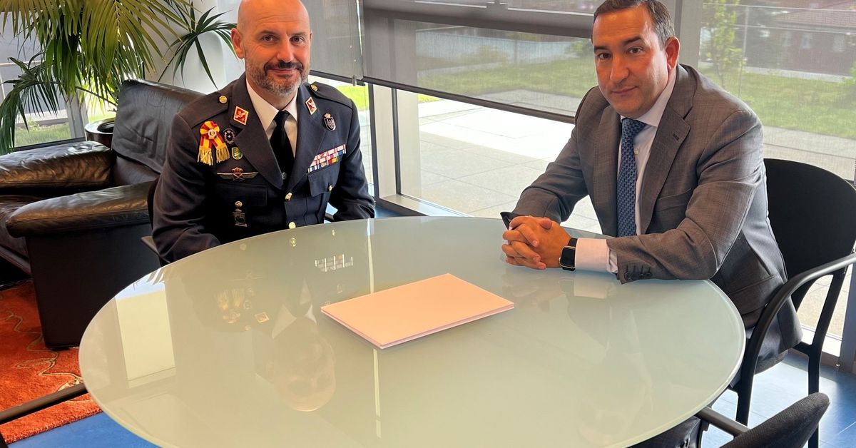 Eloy Ruiz da la bienvenida y ofrece su colaboración al nuevo jefe de la ...