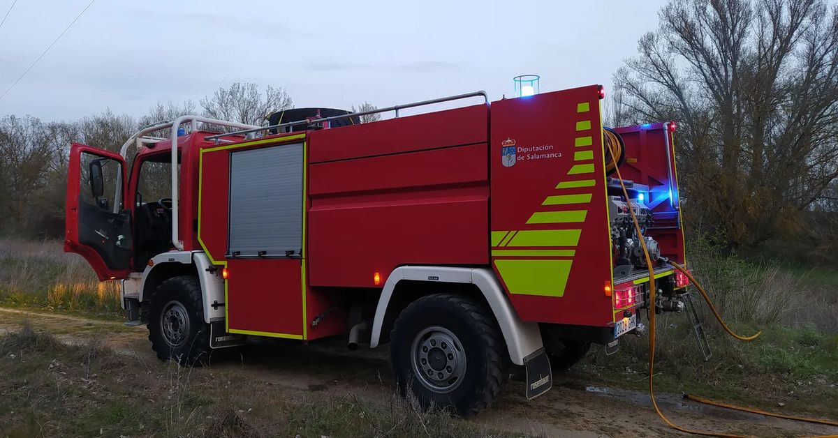Falta de bomberos y vehículos nuevos parados seis meses en el parque de ...