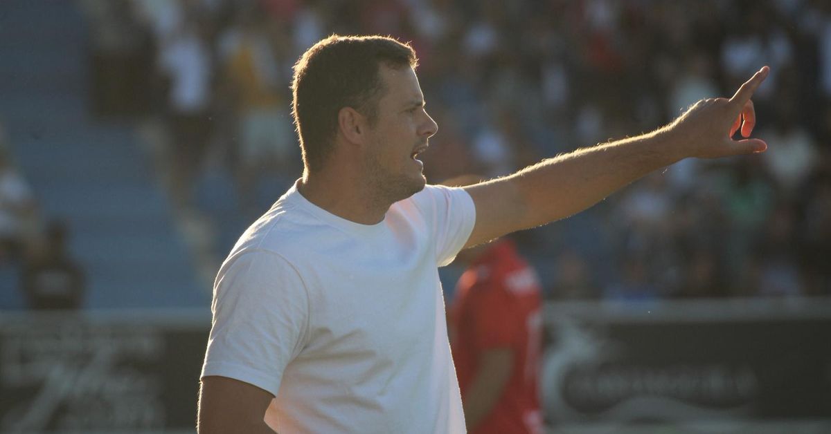 Oriol Riera, muy caliente: rompe la puerta del vestuario del Reina Sofía