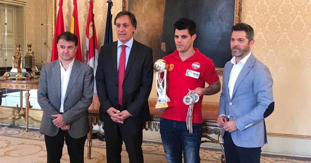 El alcalde felicita al kickboxer Richard Huerta tras lograr dos oros y ...