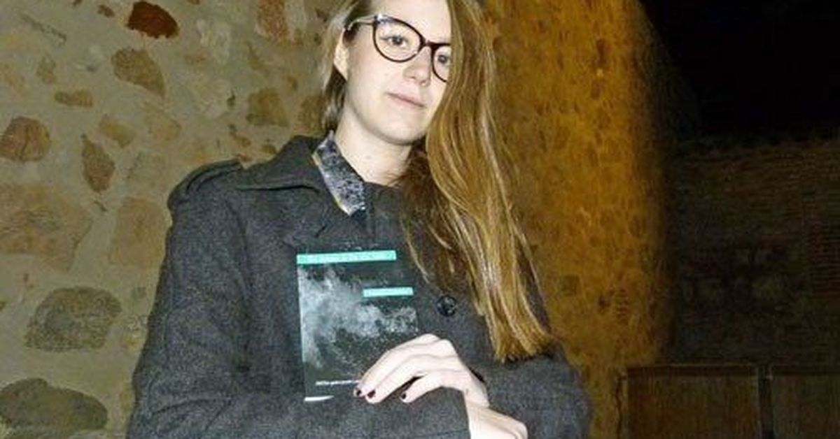 Ángela Segovia recibe el Premio Nacional de Literatura de Poesía Joven