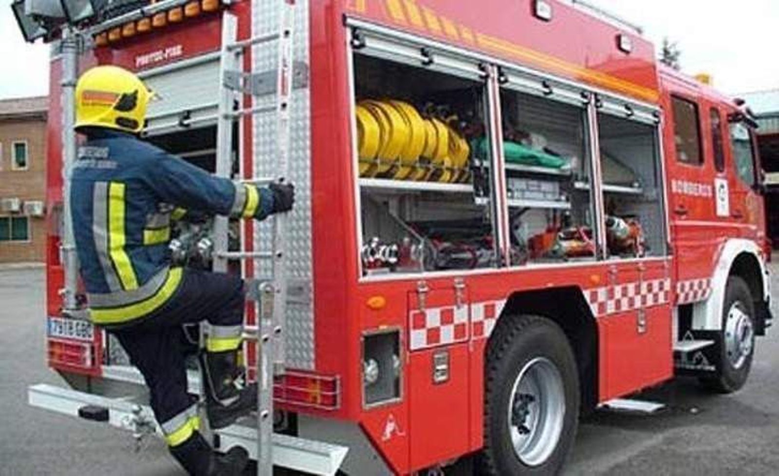 El equipo de lucha contra incendios y el Centro de Defensa contra el ...