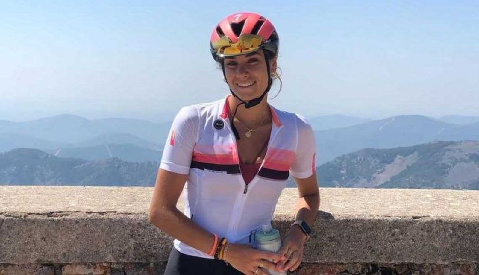La triatleta Alba Álvarez, nueva cara de la Escuela de Ciclismo Salmantina