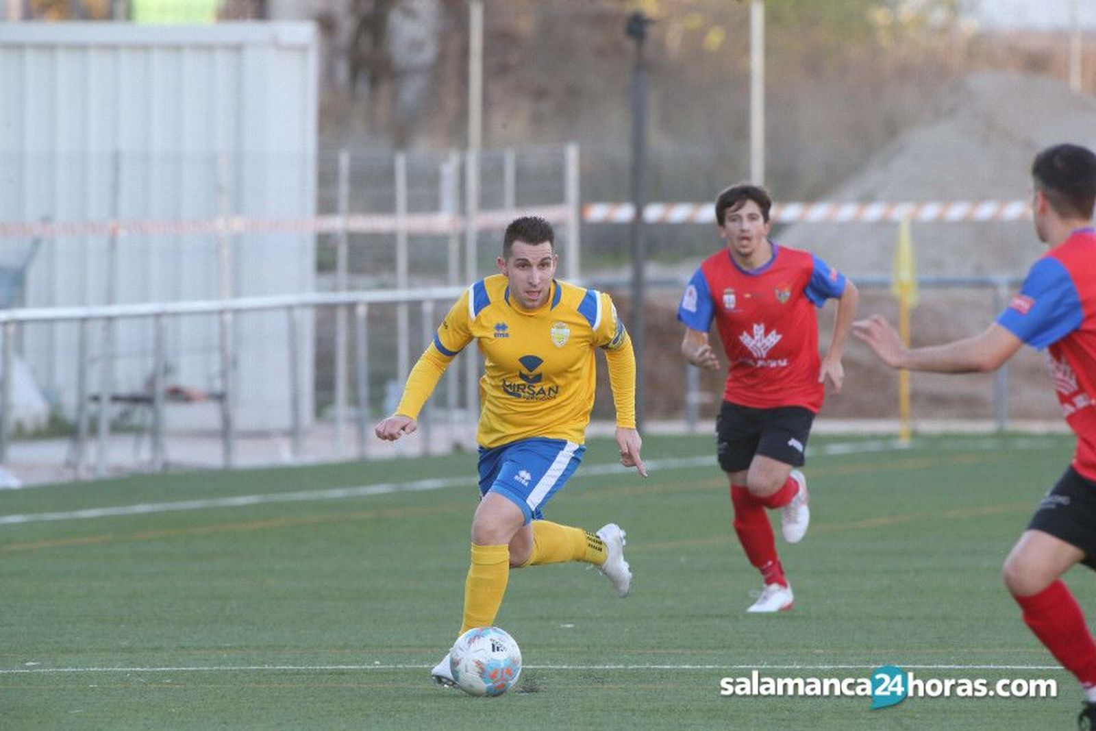 El capitán Álex Toral continuará en el RS Monterrey