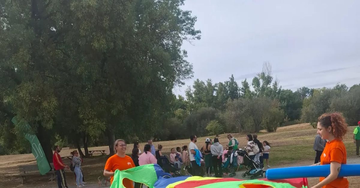 La Isla del Soto se convierte en un escenario de juegos, bailes y pinturas en el Día de las Familias